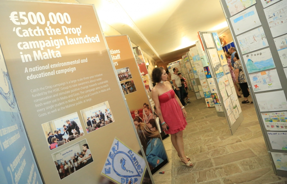 Close to 1000 pupils participate in the HSBC’s Catch the Drop art ...