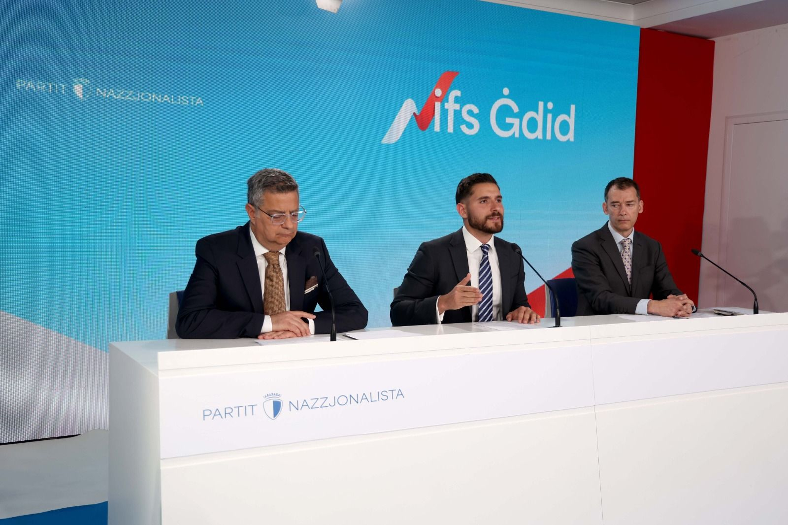 Second week: PN rebound, tax relief and fat cats