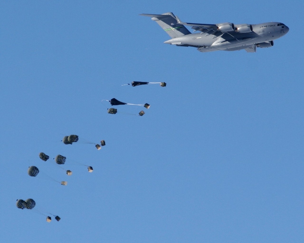 US reportedly airdrops arms to rebels battling Daesh in Syria ...