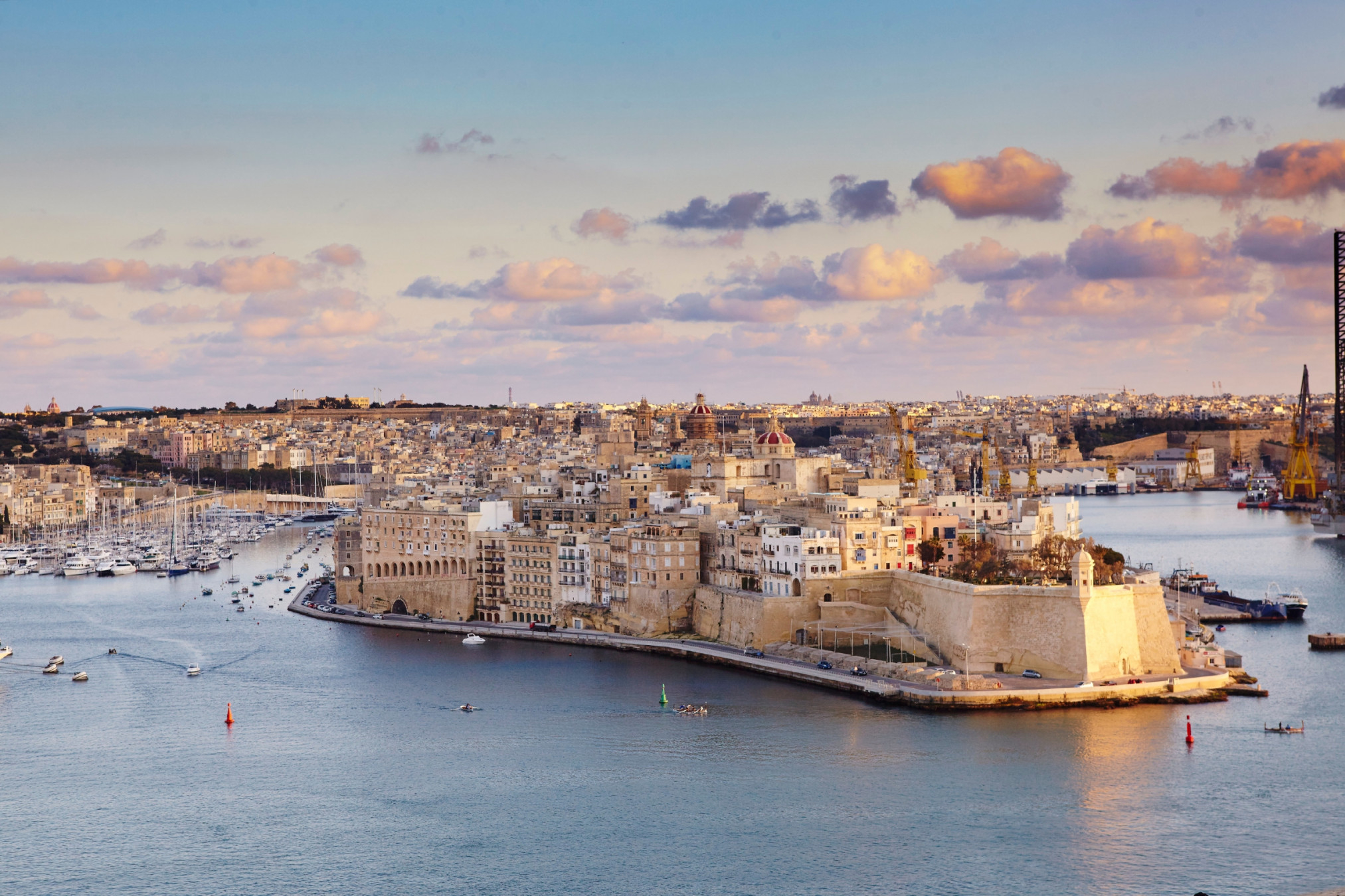 Tourist handed suspended sentence for walking around naked in Isla as a ...
