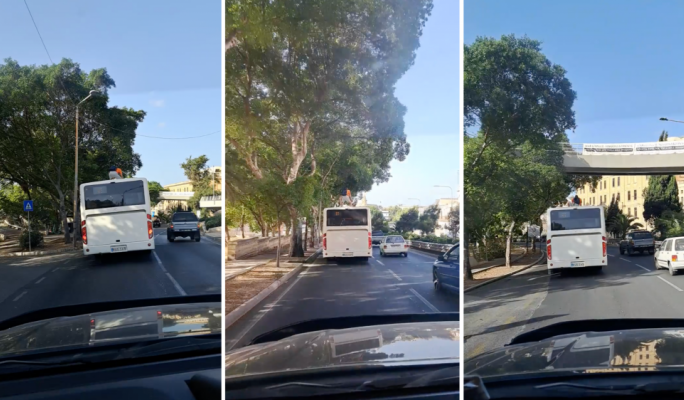 [WATCH] Man filmed on top of moving bus in Pietà