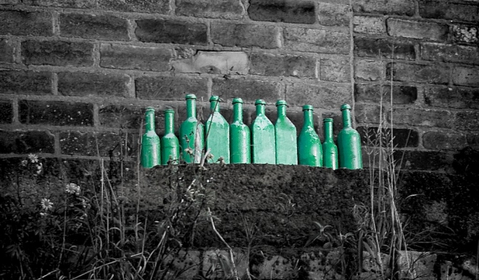 Ten green bottles