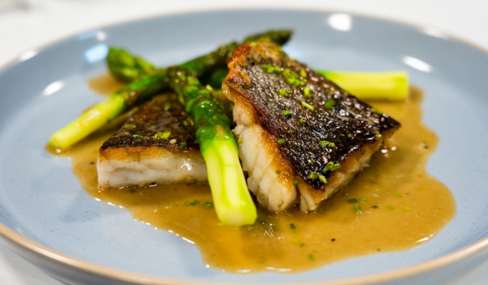 [WATCH] Pan fried meagre with chicken butter sauce and asparagus
