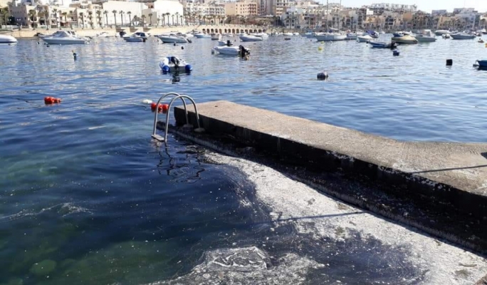 [WATCH] Fishy slime pollutes Marsaskala bay