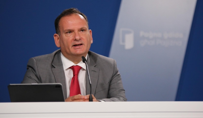 ‘Carmelo Abela compromised, he must step down’, says David Thake