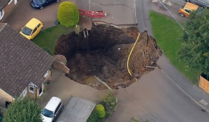 Massive sinkhole opens up on street in UK - MaltaToday.com.mt