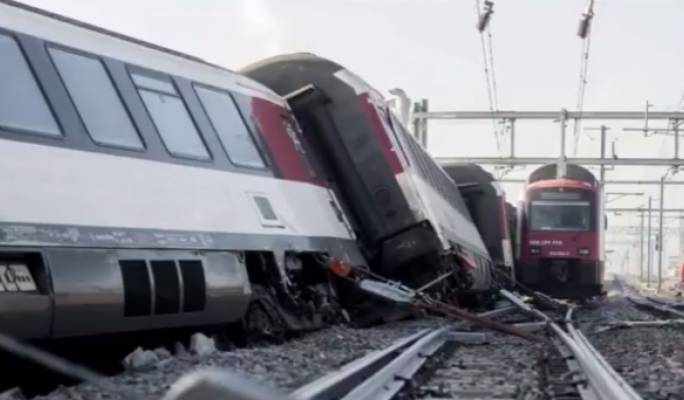 Two trains collide in Switzerland: around 30 persons injured
