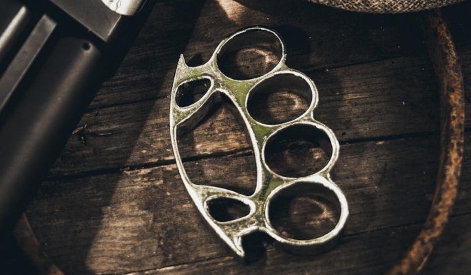 Man handed suspended sentence for the possession of a knuckle duster